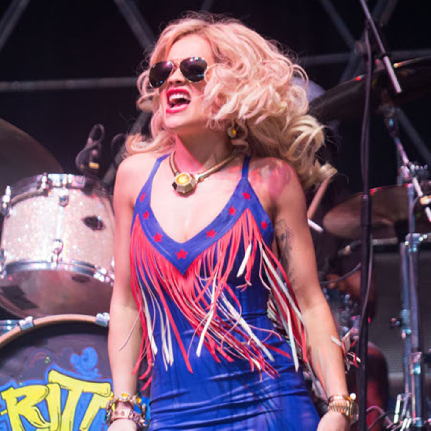 Rita Ora Sie Rockt Im Sexy Fransen Look Gala De