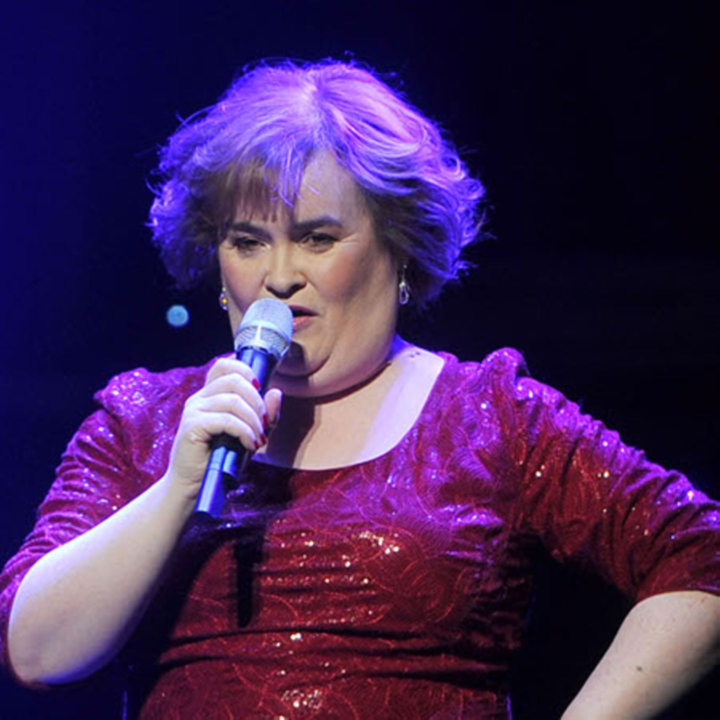 Thousands of Fans Are Spellbound as Susan Boyle Delivers a Heart ...