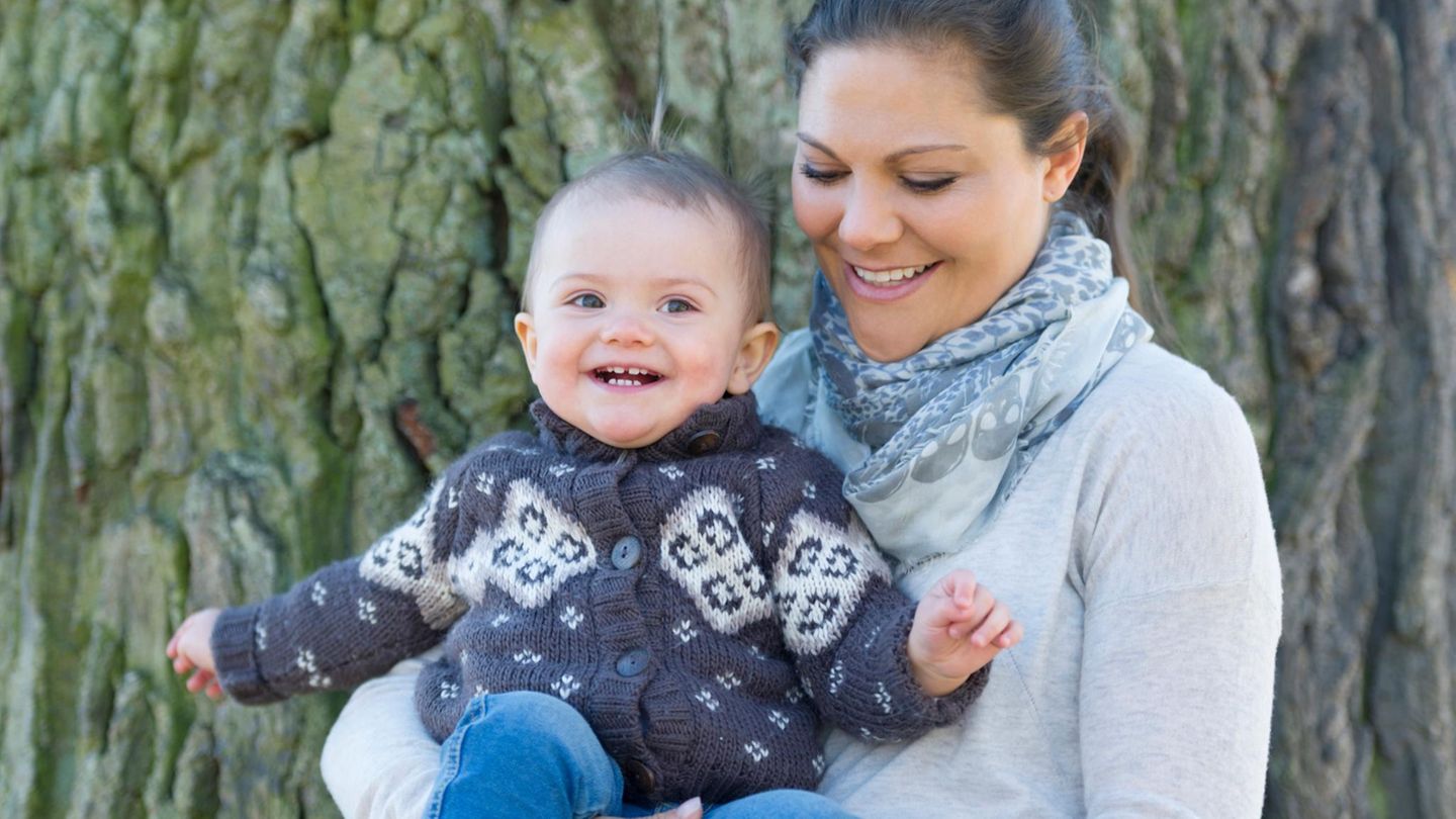 Prinzessin Victoria + Estelle: Fototermin im Park | GALA.de