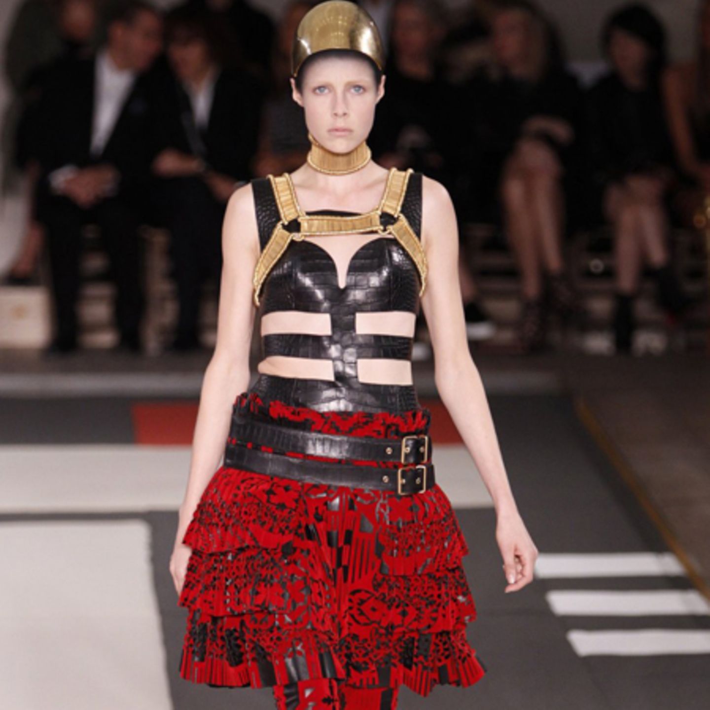 Alexander McQueen: Taffe Looks für die Paris Fashion Week | GALA.de