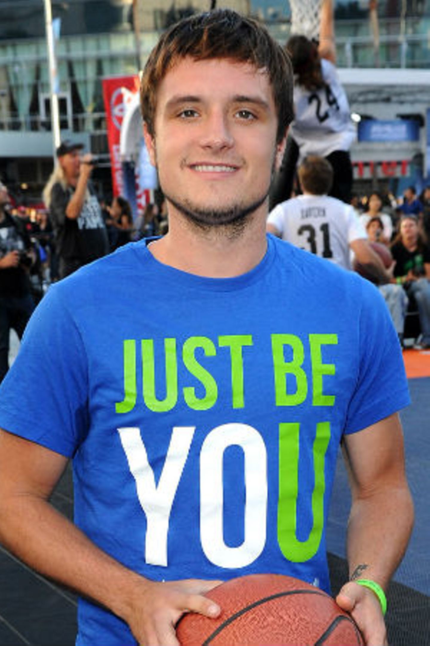 Jennifer Lawrence Josh Hutcherson Kussend