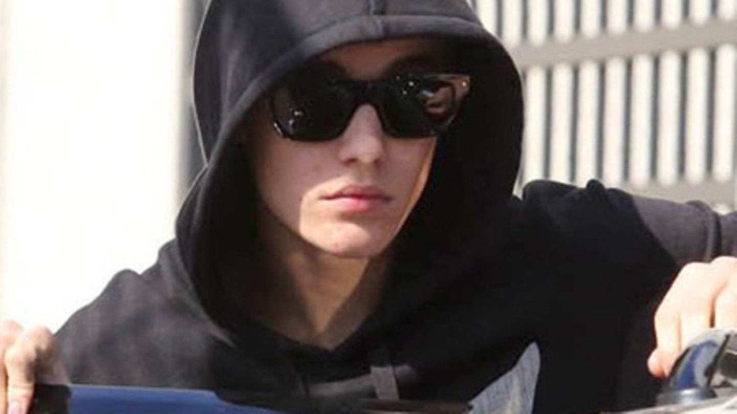 Justin Bieber Und Chantel Jeffries Am Strand TV Digital Österreich