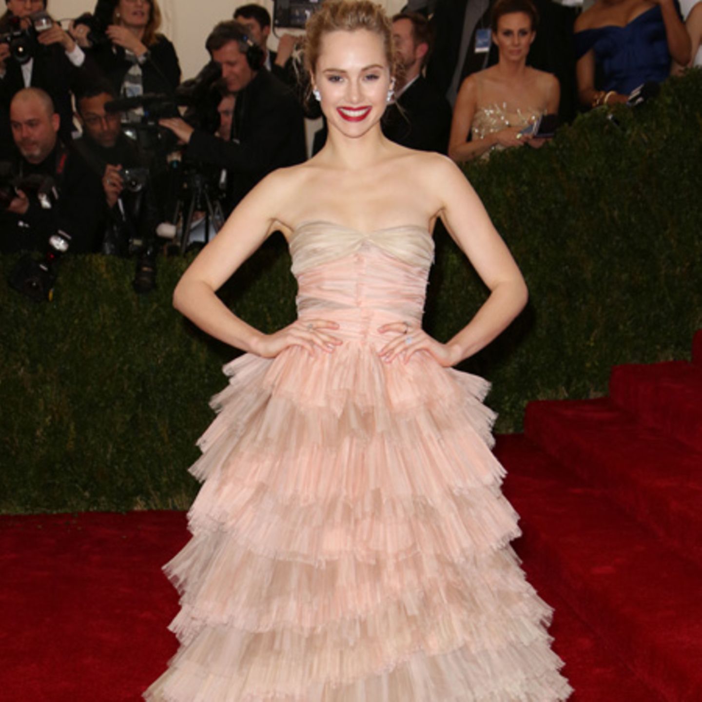 Suki Waterhouse - Starporträt, News, Bilder | GALA.de