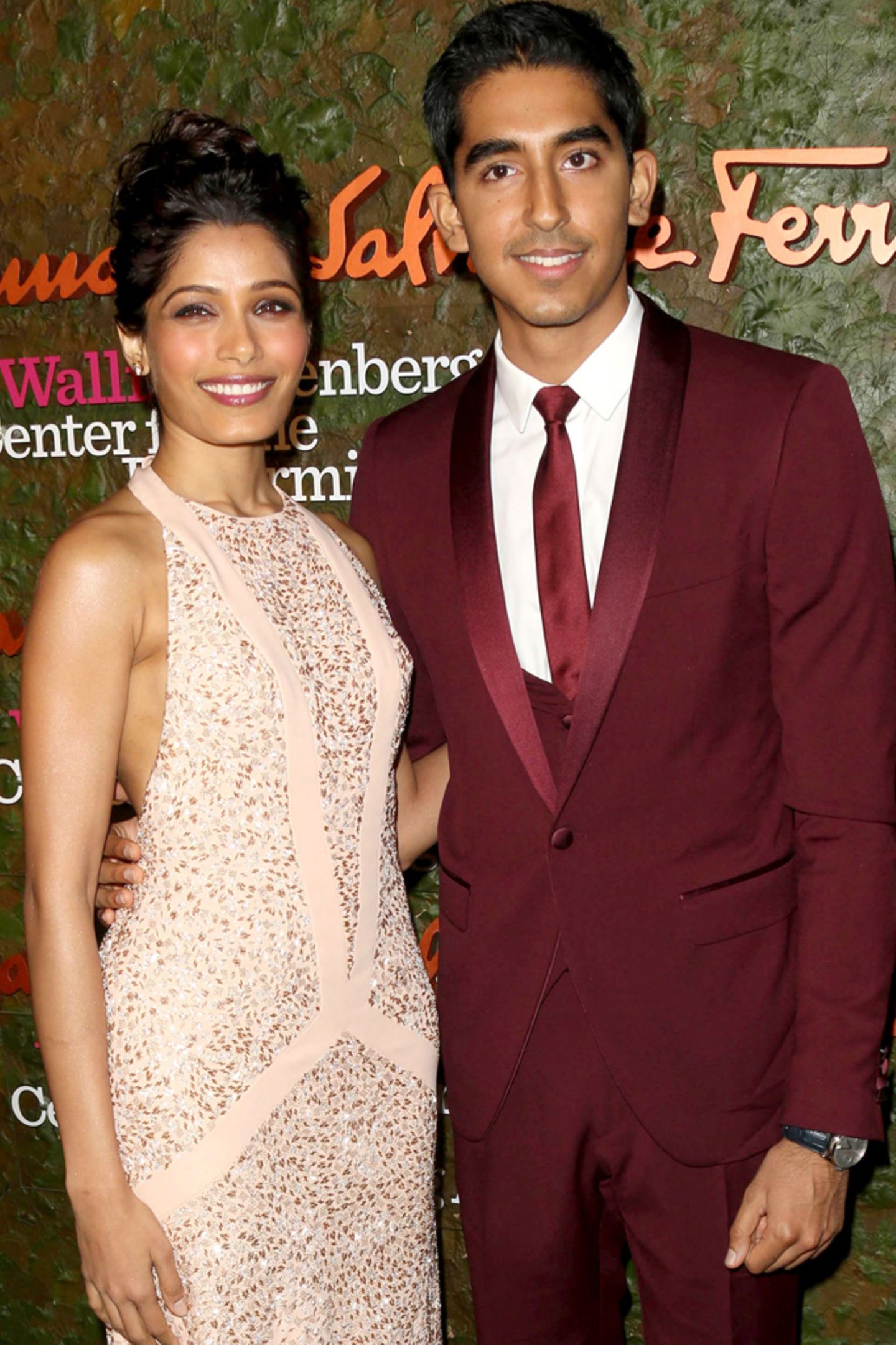 Freida Pinto E Dev Patel Si Lasciano Freida Pinto With Dev Patel At
