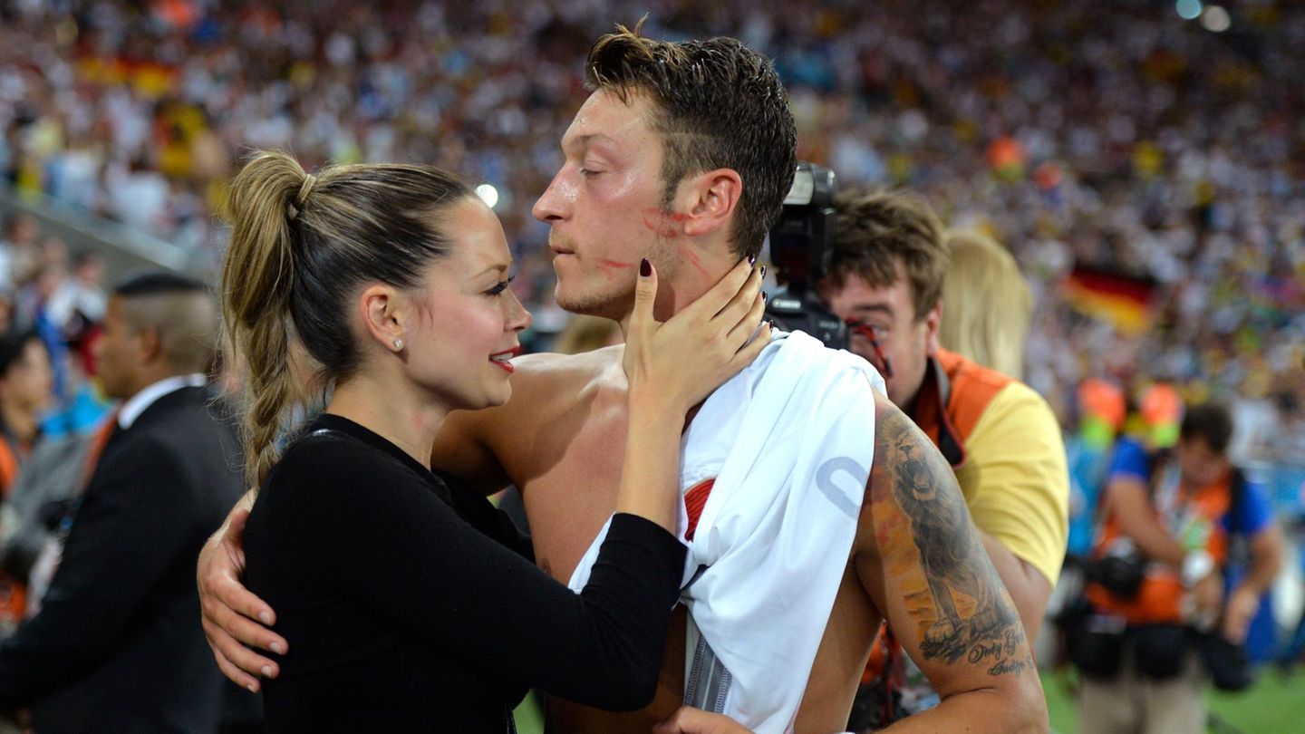Sensations-Liebescomeback: Mandy Capristo und Mesut Özil sind wieder ...