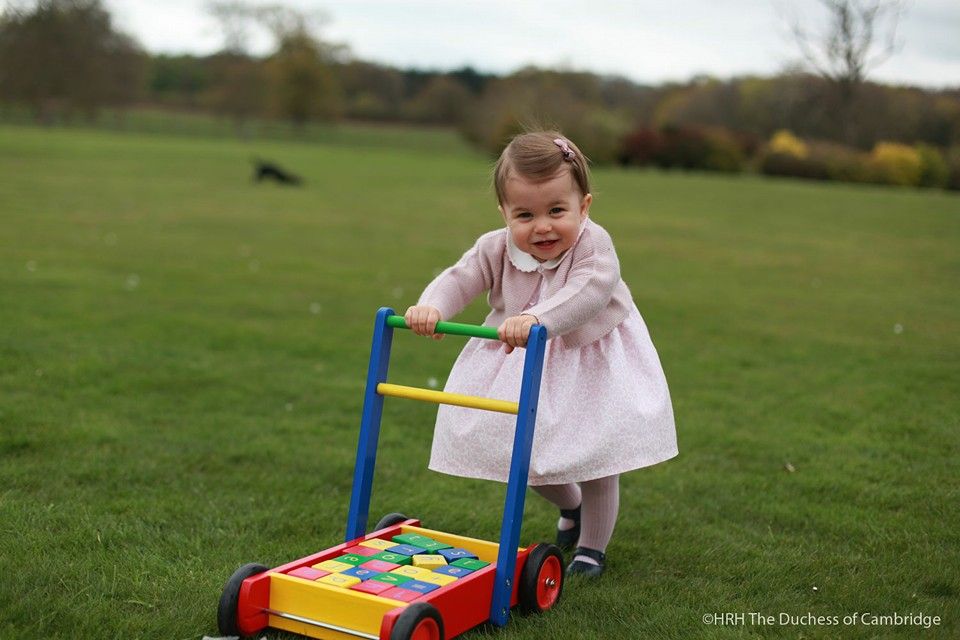 Modische Minis: Prinzessin Charlotte | GALA.de