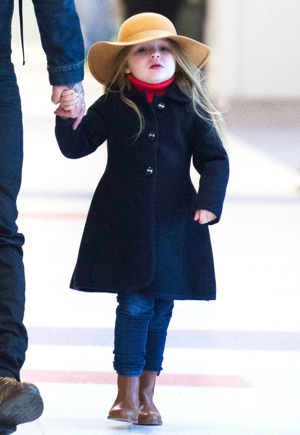 Harper Seven Beckham: Süße Fotos von Harpers Kleidern | GALA.de