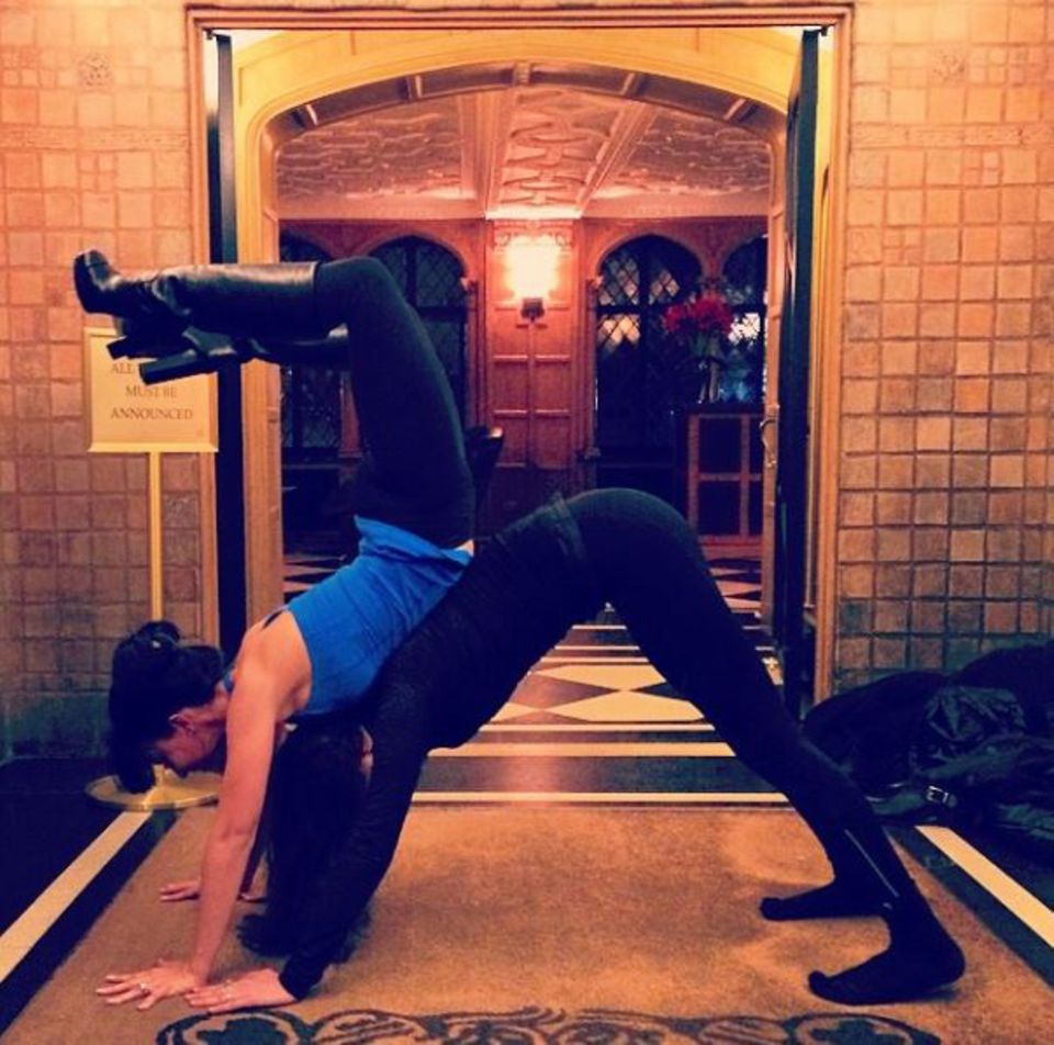 Hilaria Baldwin: Yoga in allen Lebenslagen | GALA.de