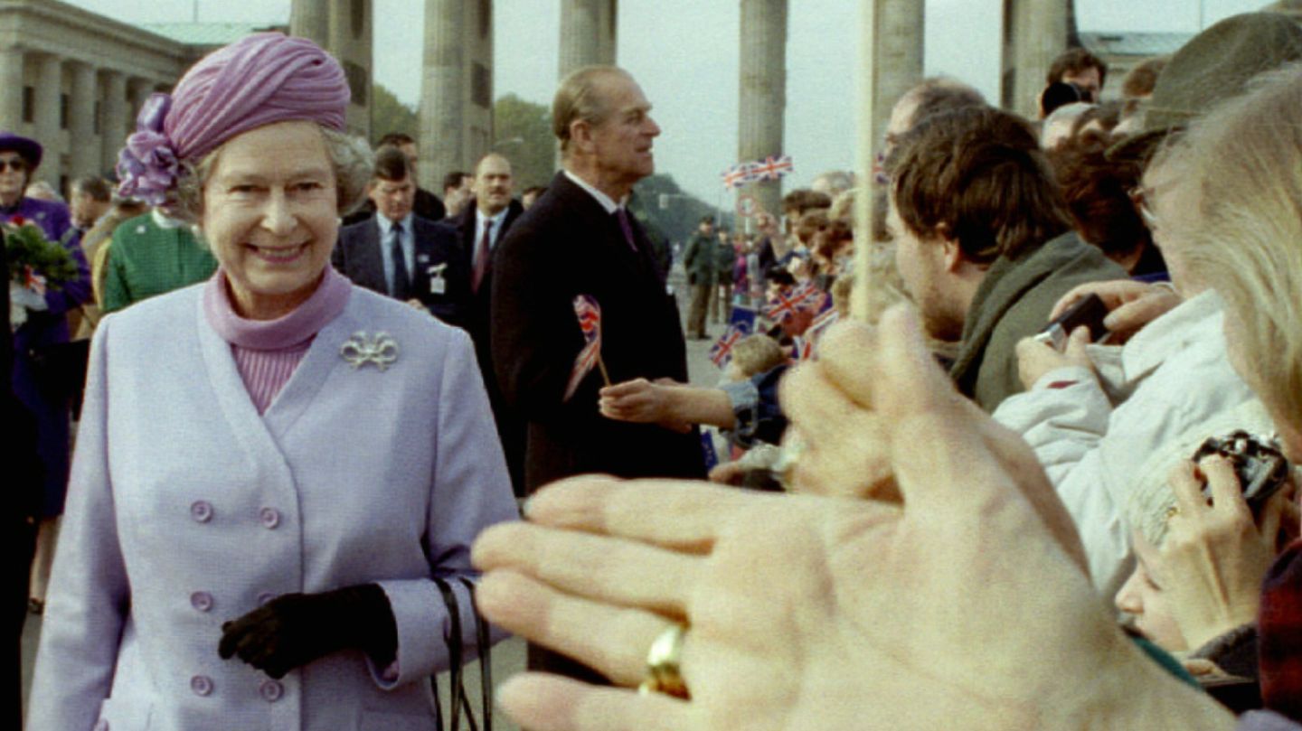 Queen Elizabeth in Deutschland: Ihre Besuche in Bildern | GALA.de