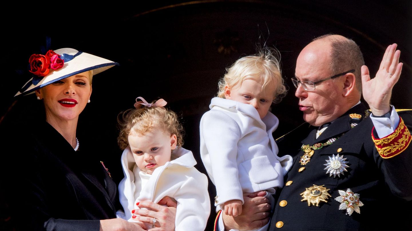 Albert, Charlène + Co.: Eine Fürstenfamilie am Nationalfeiertag | GALA.de