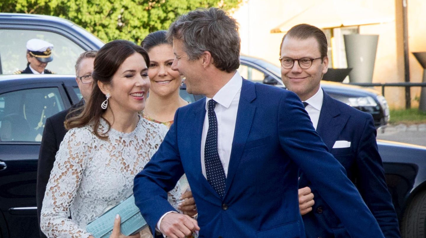 Victoria + Daniel: Niedliche Szene beim Besuch der Dänen | GALA.de