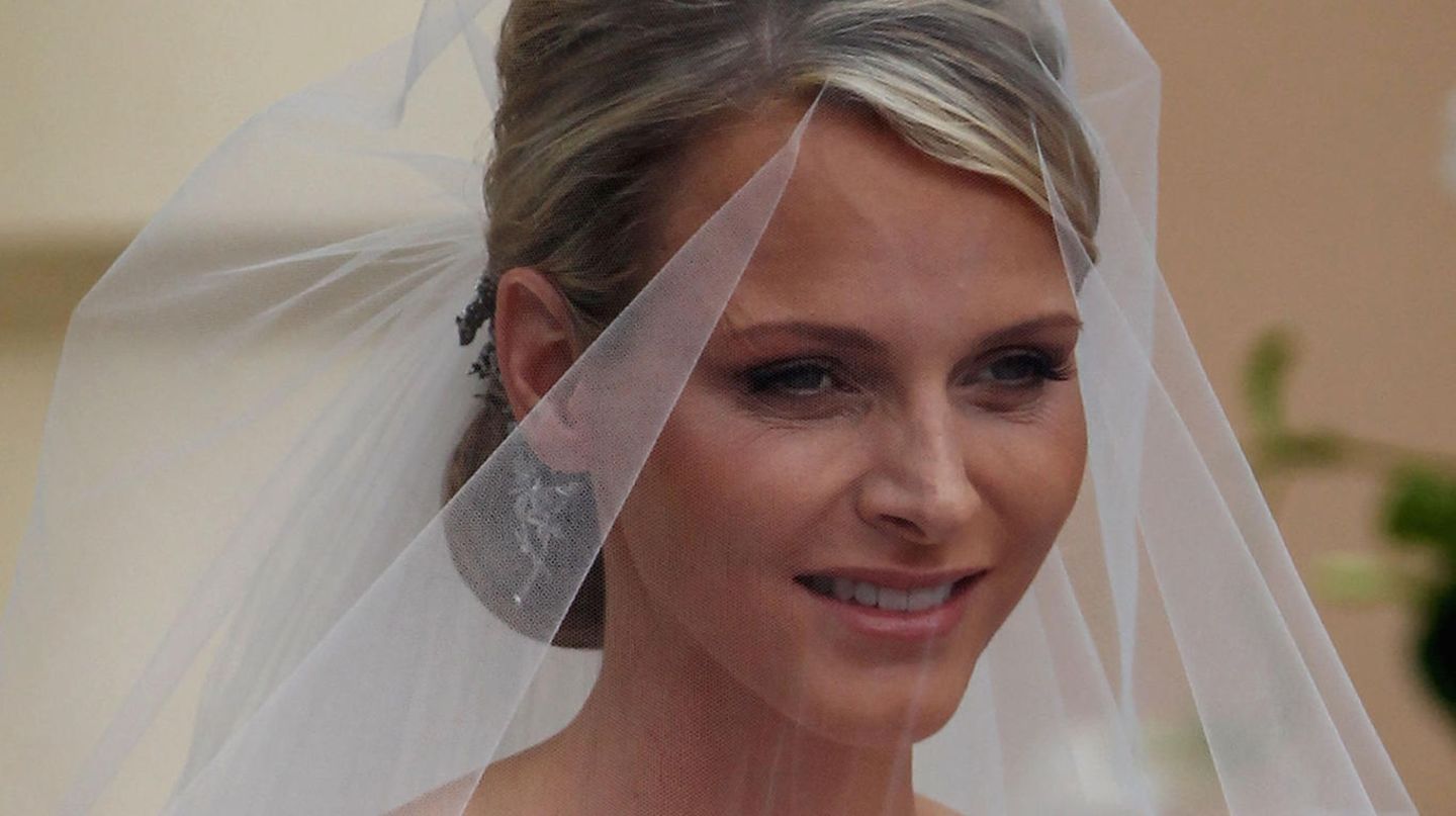 Diamanten suchte man vergebens: Warum Fürstin Charlène an ihrer ...