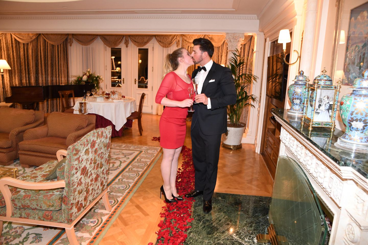 Leonard Freier: Seine skurrile Verlobungsshow in Bildern | GALA.de