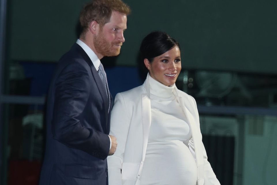 Schwangere Herzogin Meghan: Ihr Bauch ist schon jetzt sehr groß | GALA.de Schwangere Herzogin Meghan: Ihr Bauch ist schon jetzt sehr groß | GALA.de