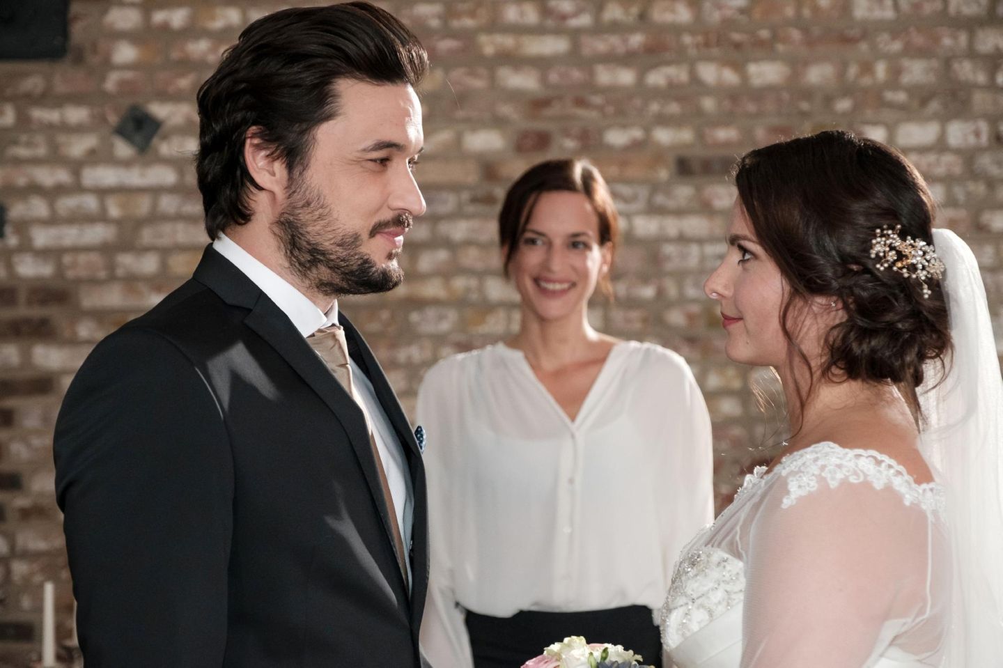 Unter uns: RTL-Traumhochzeit mit Alexander Milo an Valentinstag | GALA.de