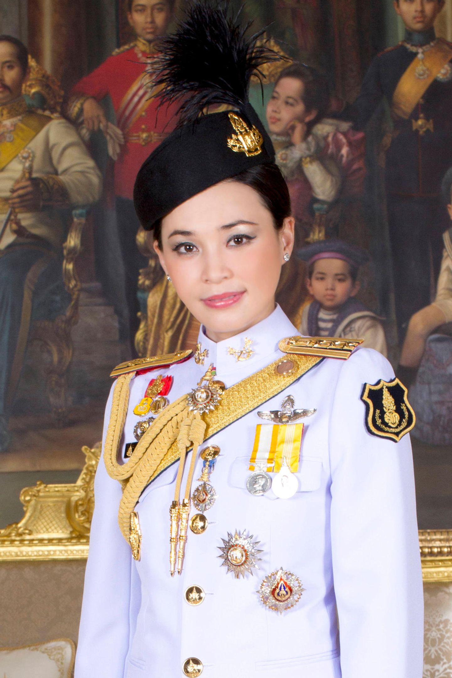 Königin Suthida: Palast zeigt neue offizielle Fotos | GALA.de