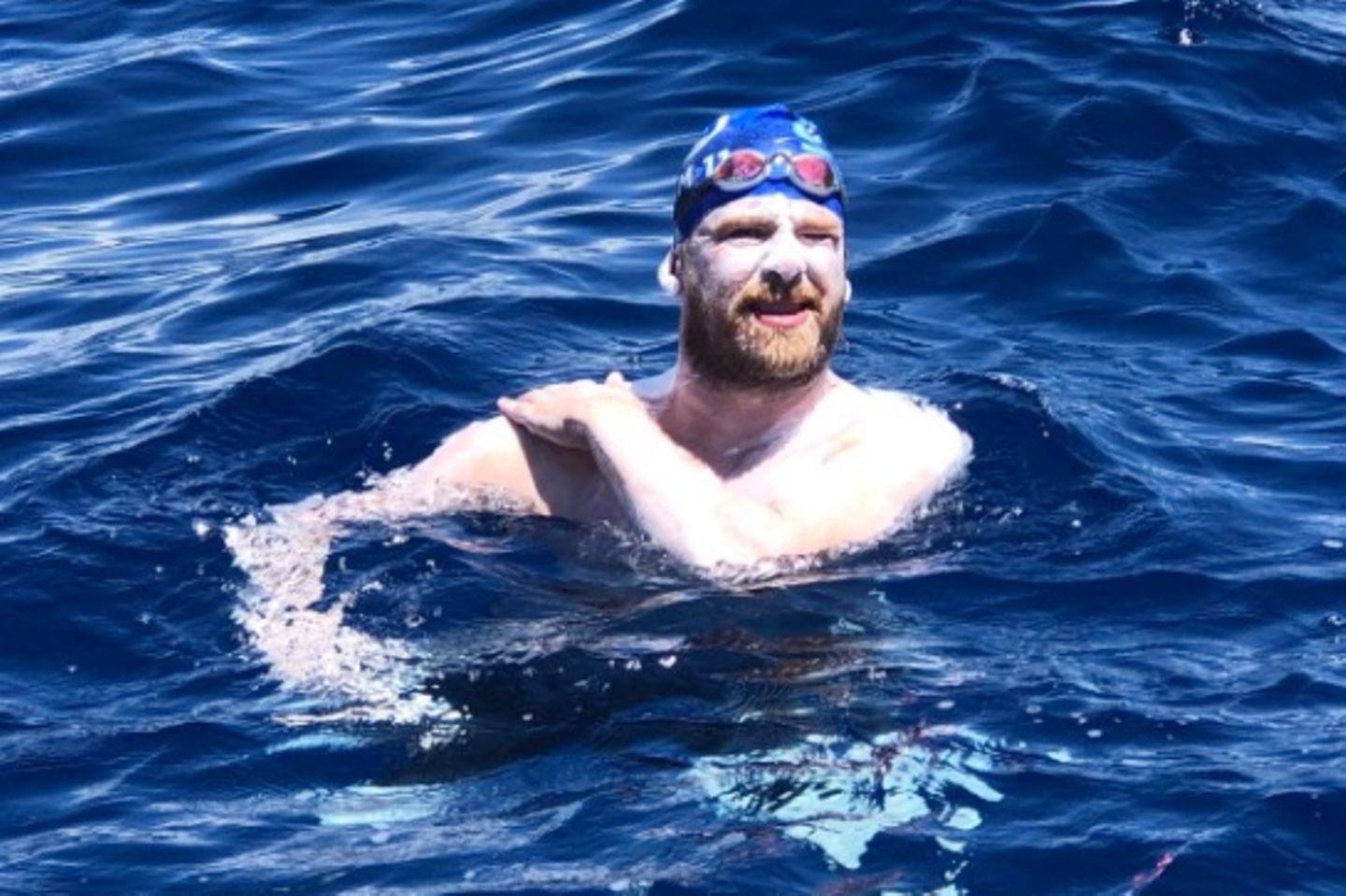 Cameron Bellamy schwimmt 56 Stunden für den guten Zweck | GALA.de