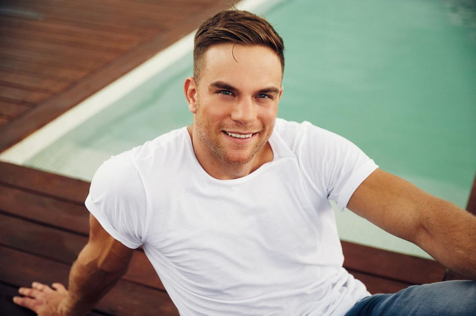 Sebastian Preuss: "Bachelor" reagiert lachend auf Schwan-Prügelei | GALA.de