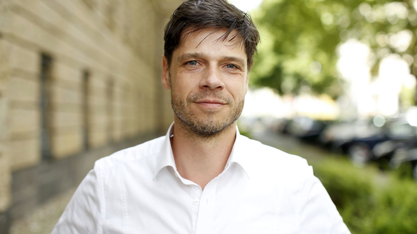 Stephen Dürr im Krankenhaus! Amputation zweier Zehen? | GALA.de