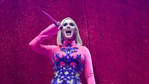 Video: Katy Perry - Sie offenbart das Geheimnis ihres sexy After-Baby ...