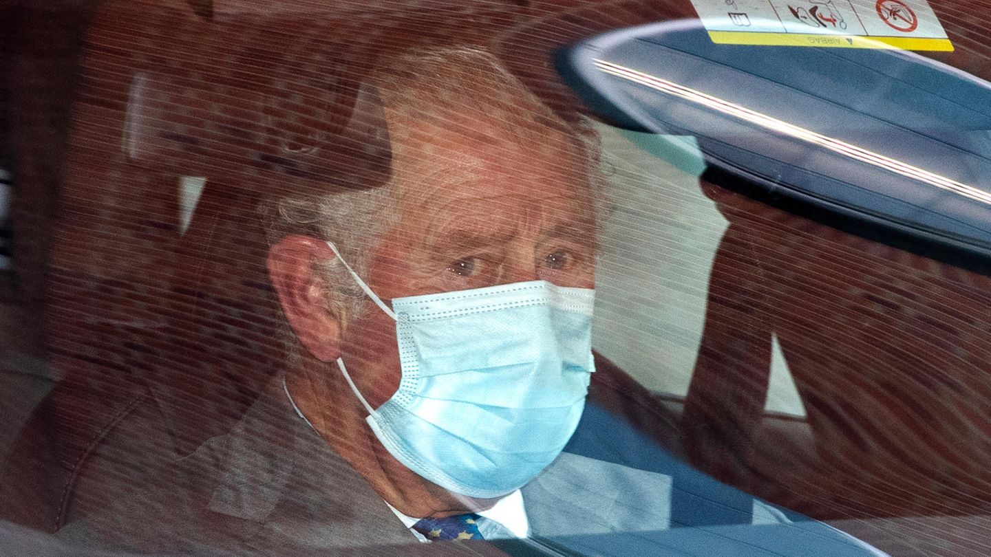 Prinz Philip: Tränen! Prinz Charles verlässt aufgewühlt sein Krankenbett | GALA.de