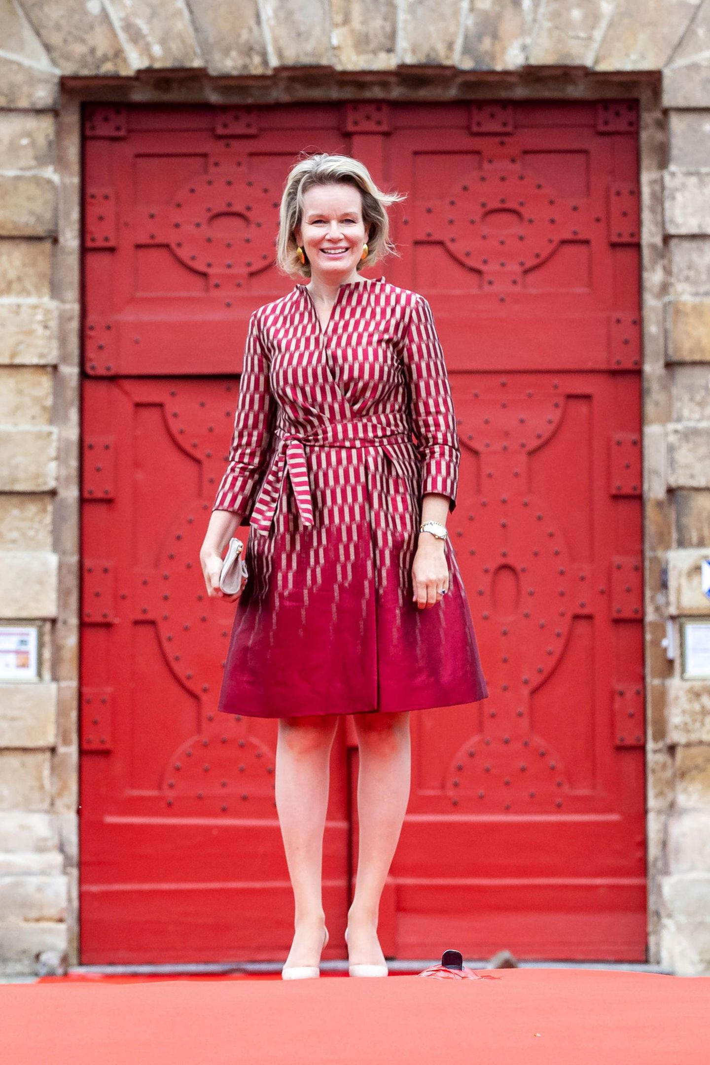 Königin Mathilde: Im sonnigen Brüssel wird sie mit diesem Look zum ...