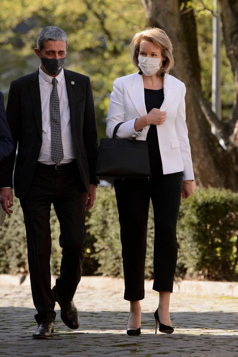 Königin Mathilde: So interessant kombiniert sie zwei Power-Farben | GALA.de