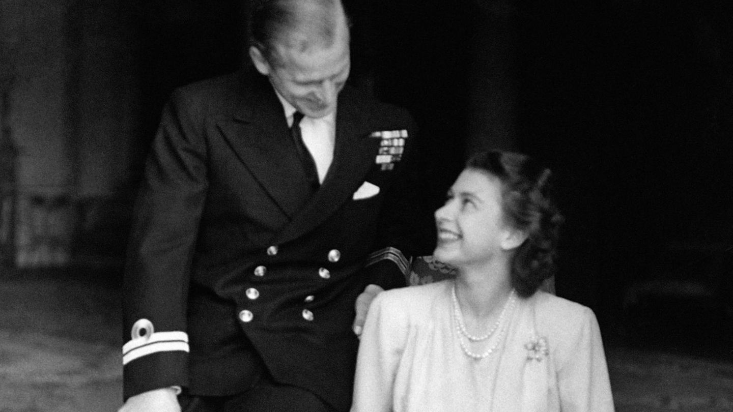 Queen Elizabeth + Prinz Philip: Die Bilder ihrer königlichen Liebesgeschichte | GALA.de