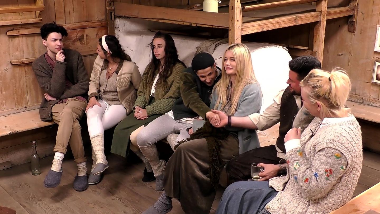 "Die Alm": Gleich drei Kandidaten gehen in Folge zwei | GALA.de