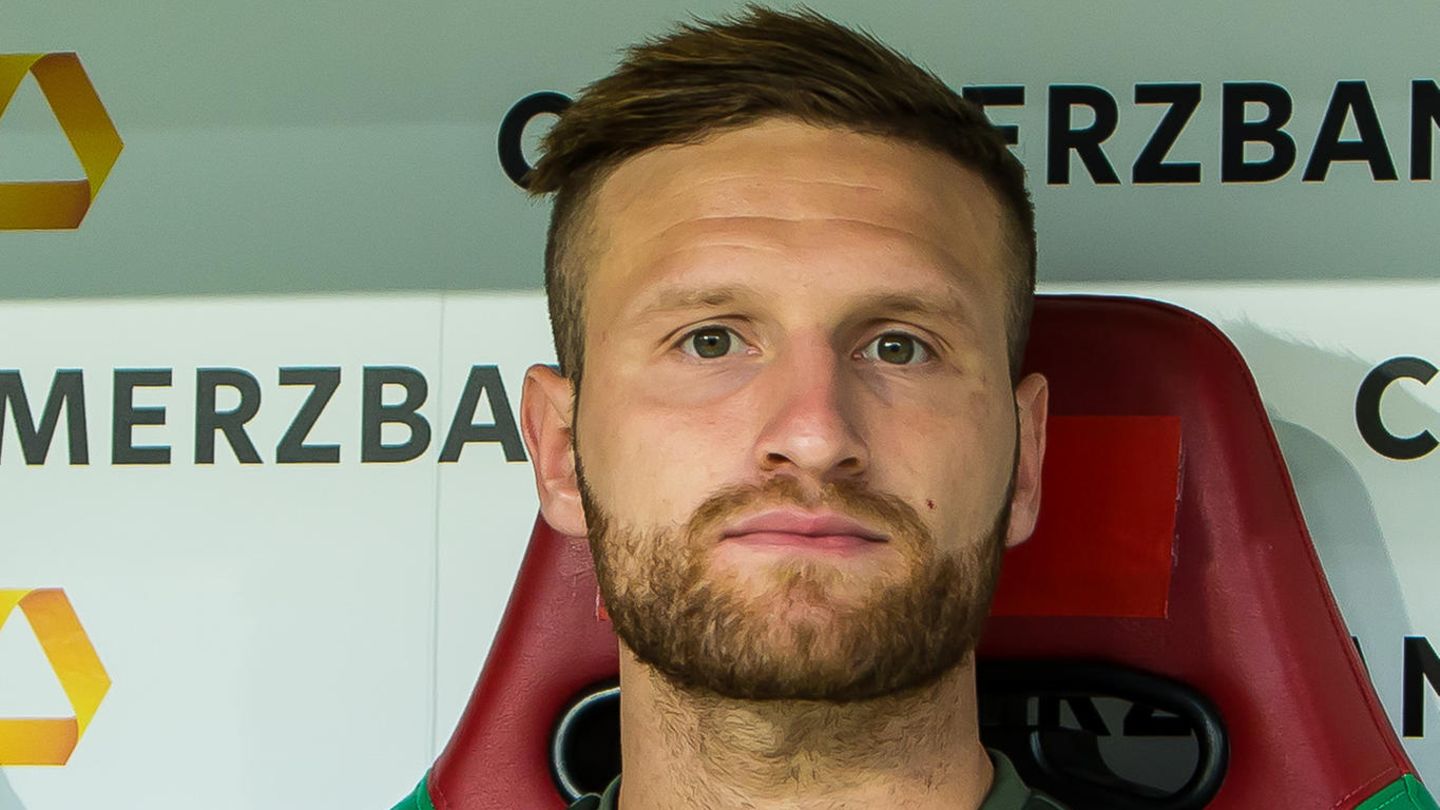 Shkodran Mustafi - Starporträt, News, Bilder | GALA.de