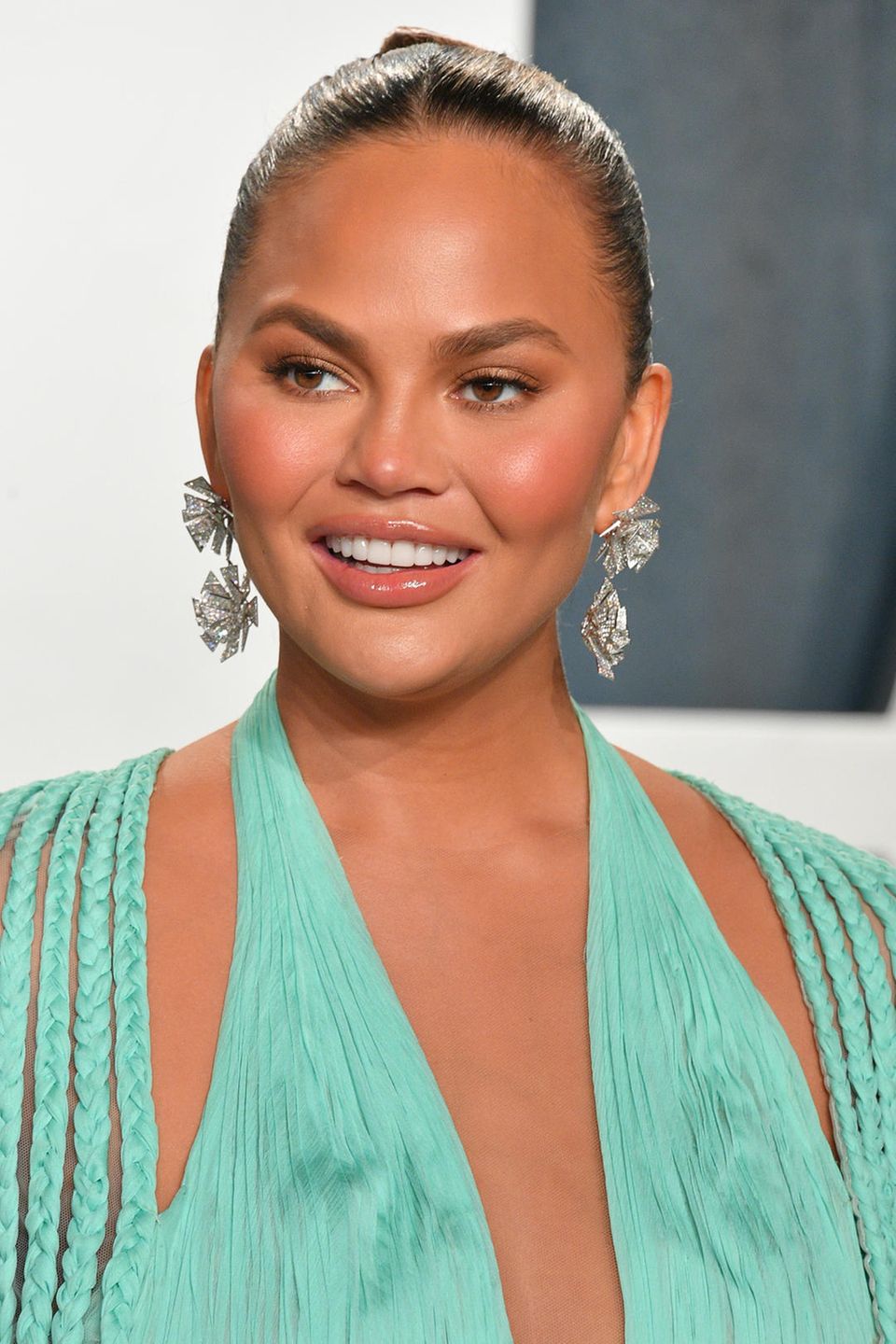 Chrissy Teigen - Starporträt, News, Bilder | GALA.de