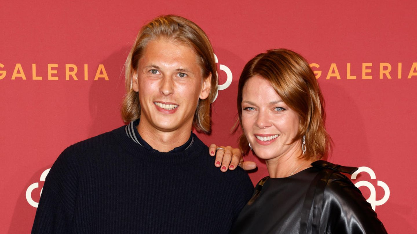 Jessica Schwarz: Verliebtes Red-Carpet-Debüt mit Ehemann Louis | GALA.de