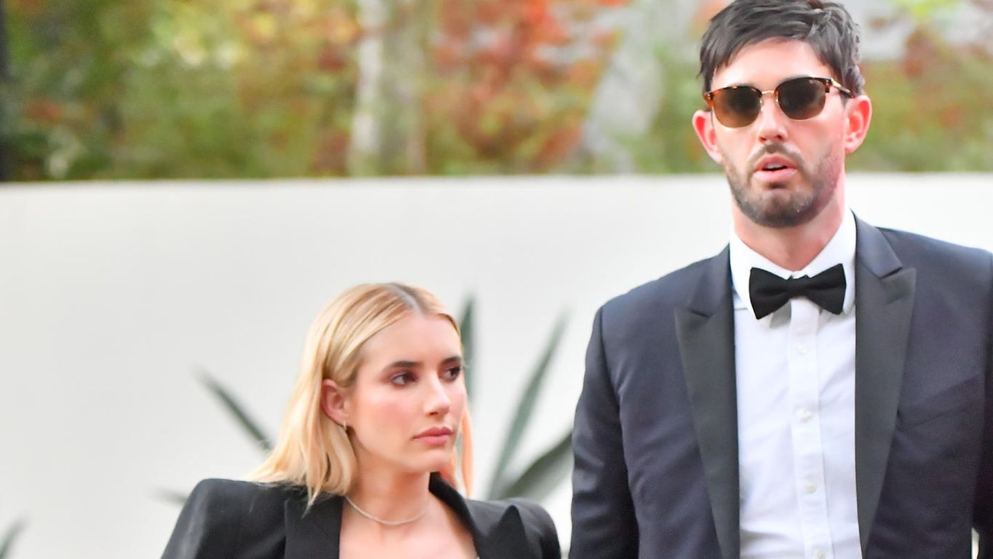 Emma Roberts besucht Hilton-Hochzeit Händchen haltend mit neuem Mann ...