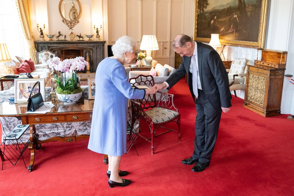 Queen Elizabeth: Unbemerkt präsentiert sie ein süßes Foto ihrer Urenkel ...