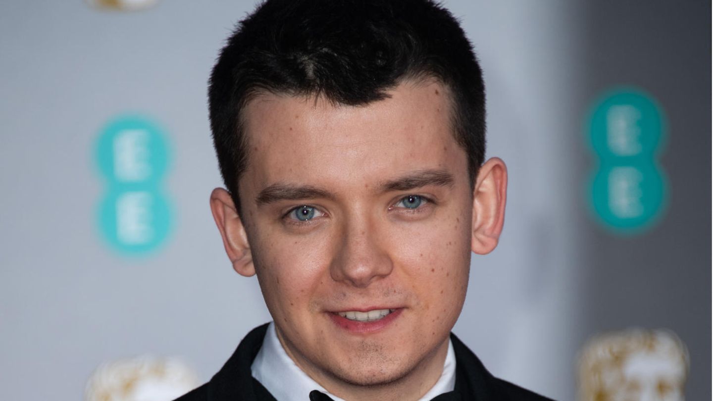 Asa Butterfield 2024 Enders Spiel Review: 'Ender's Game' Starring Asa
