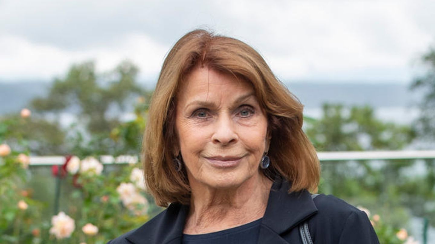 Senta Berger - Starporträt, News, Bilder | GALA.de