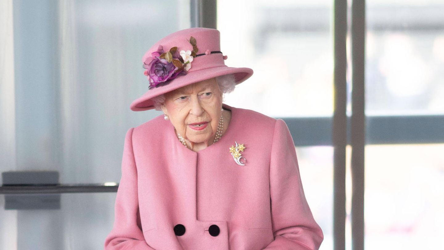 Queen Elizabeth: Wird sie an Prinz Philips Gedenkfeier teilnehmen können? | GALA.de