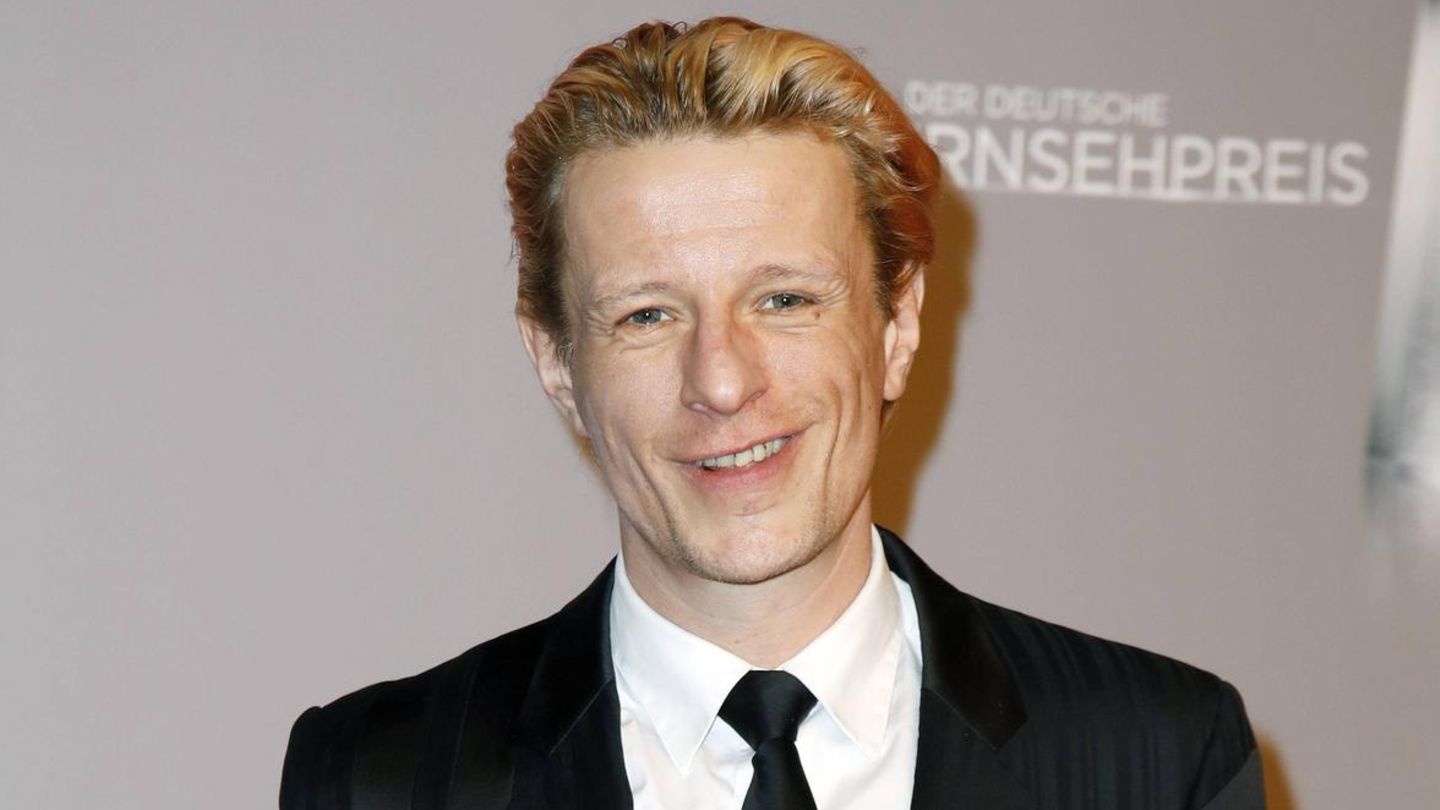 Alexander Scheer - Starporträt, News, Bilder | GALA.de