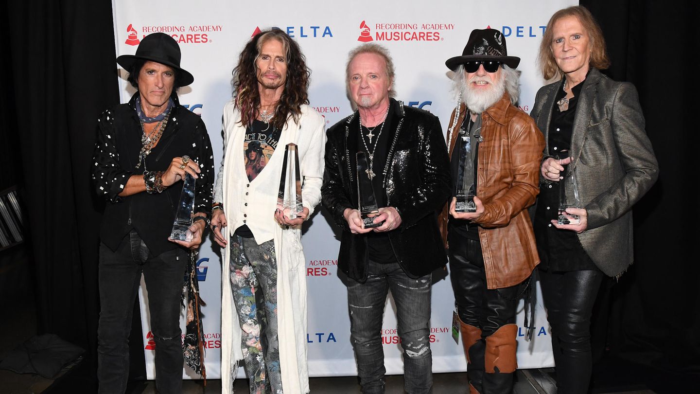 Suchtrückfall bei Steven Tyler: Aerosmith sagt Konzerte ab | GALA.de Suchtrückfall bei Steven Tyler: Aerosmith sagt Konzerte ab | GALA.de