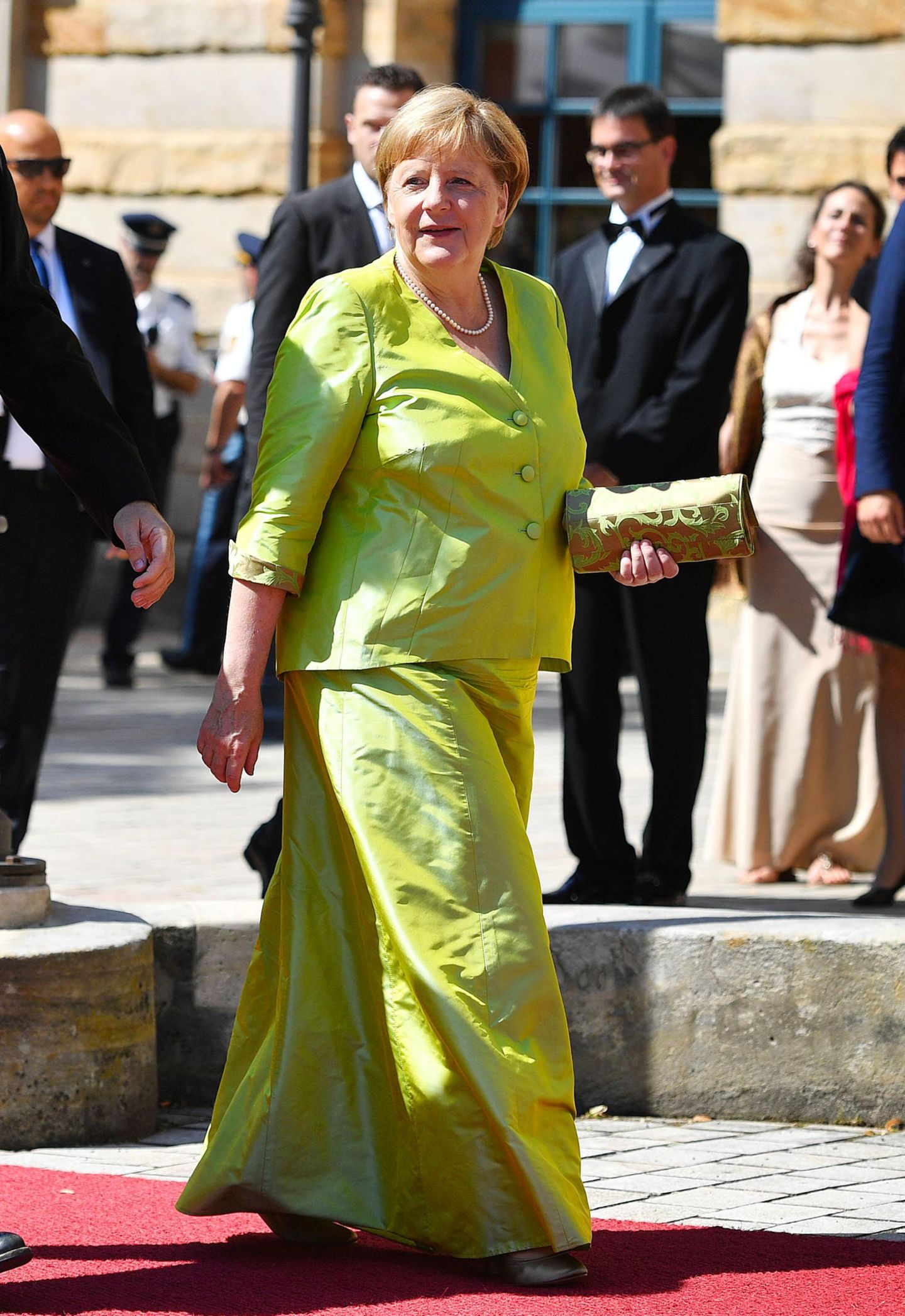 Die Mode-Recycler: Fotos von Stars und Royals, die immer wieder das ...