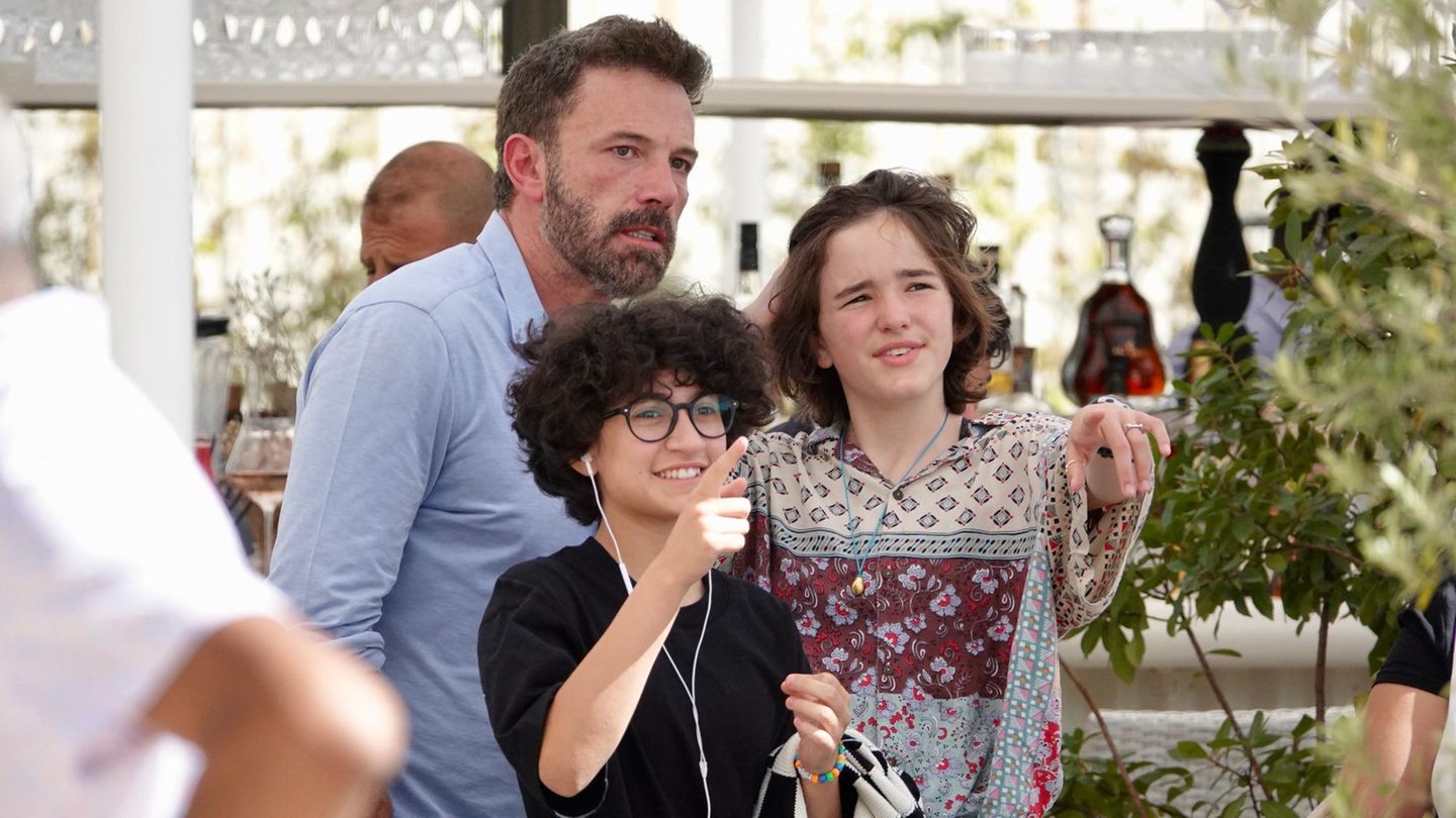 Affleck Criancas 2024 Statt Premiere: Ben Affleck Genießt Essen Mit