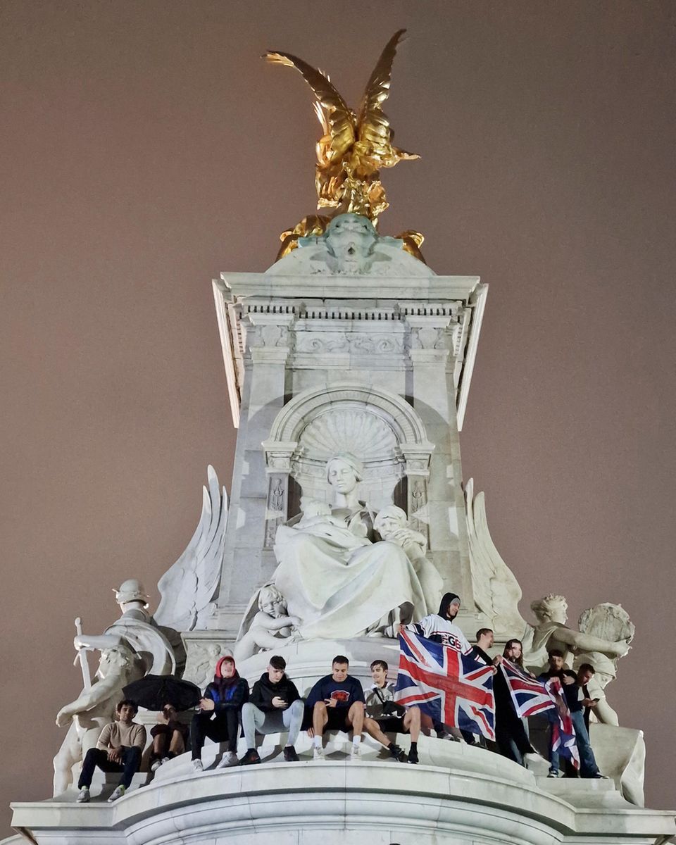 Die Bilder: Queen Elizabeth (†): Ein Land trauert um seine Königin ...