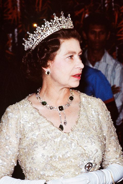 Imperial State Crown + Co.: Die legendärsten Schmuckstücke von Queen ...