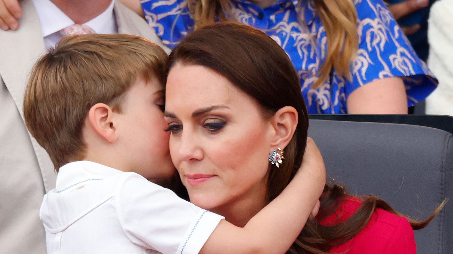 Trauer um die Queen: So herzerwärmend reagierte Prinz Louis als er ... Trauer um die Queen: So herzerwärmend reagierte Prinz Louis als er ...