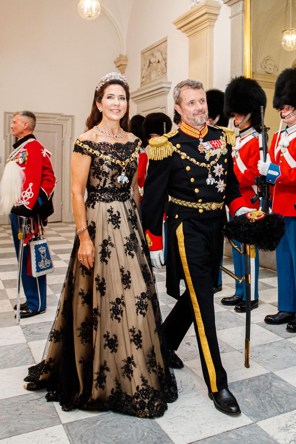 Royale Fashion-Looks: Der Style von Prinzessin Mary 2021 und 2022 | GALA.de