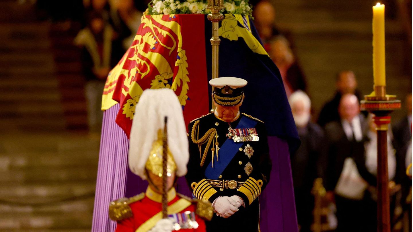 Bei Totenwache für Queen Elizabeth (†96): Hier kämpft König Charles mit ...