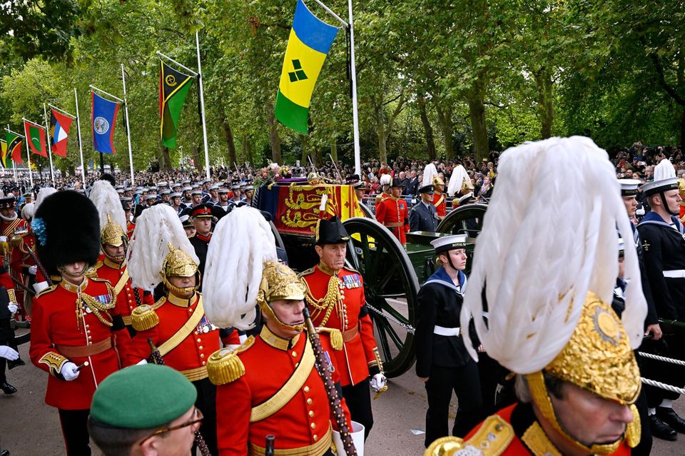 Queen Elizabeth (†): Die Bilder der Beerdigung | GALA.de