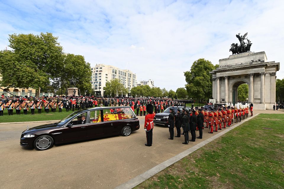 Queen Elizabeth (†): Die Bilder der Beerdigung | GALA.de