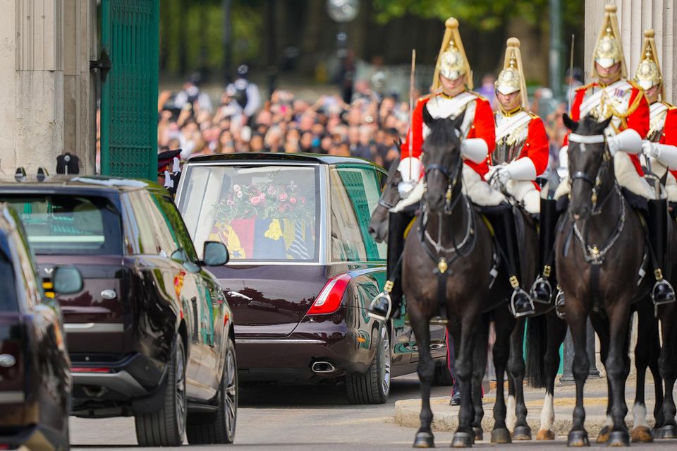 Queen Elizabeth (†): Die Bilder der Beerdigung | GALA.de