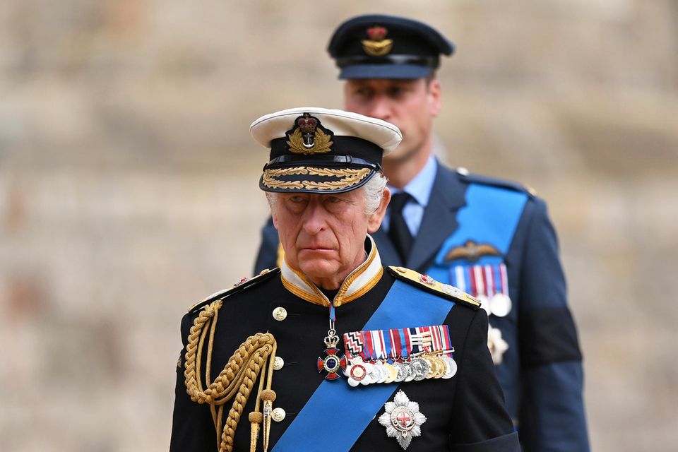 König Charles: Aus diesem Grund änderte er kurzfristig den ...